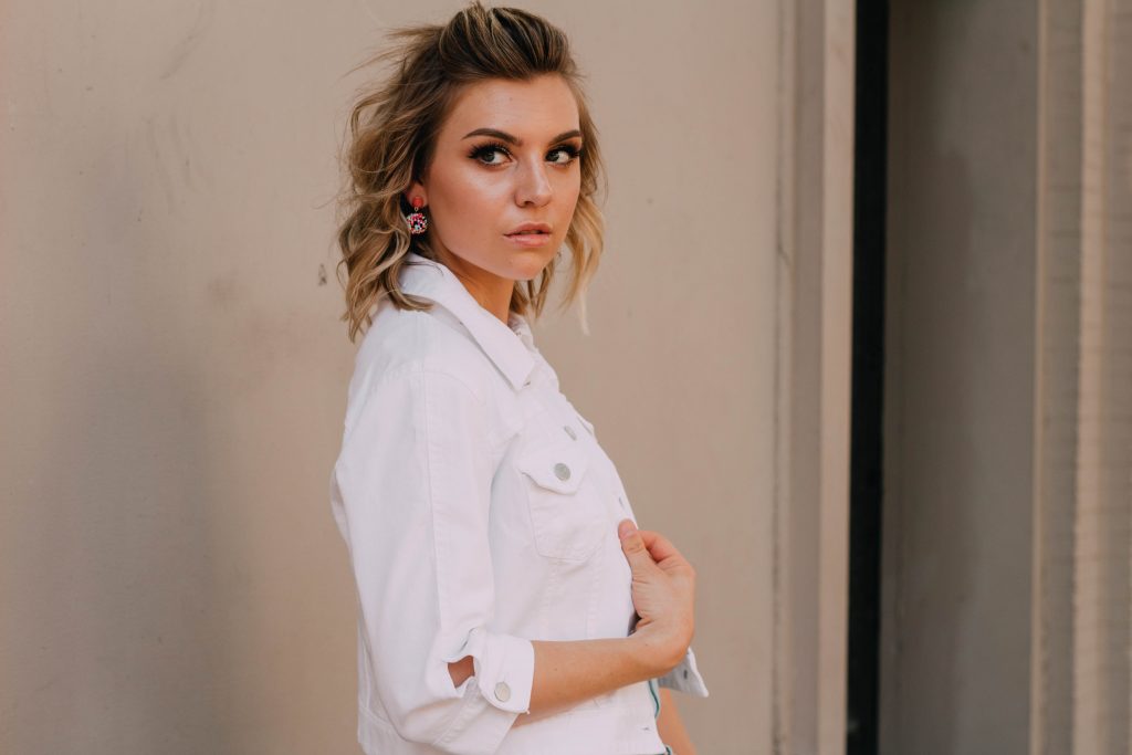 How To Overcome Your Fears and Put Yourself Out There - Taylor, Lately